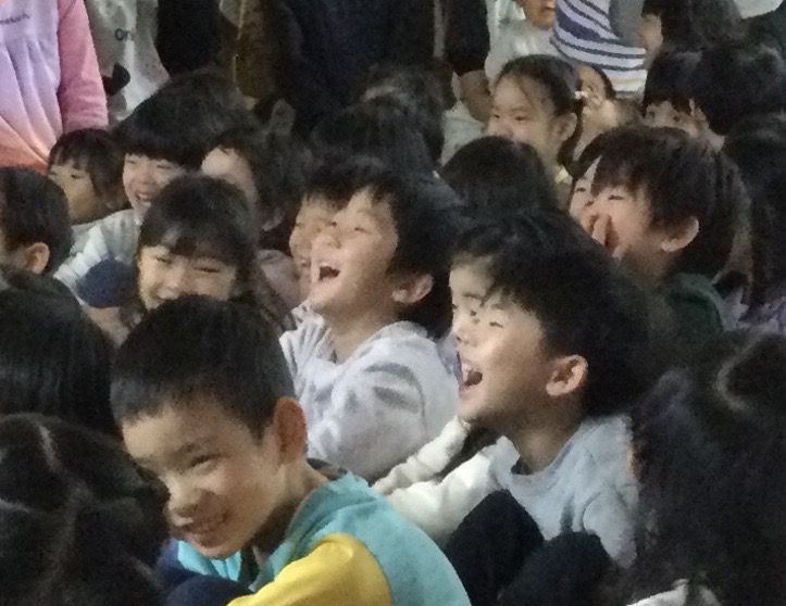 新春初笑い やじろべえさんがやってきた‼ | 松翠保育園